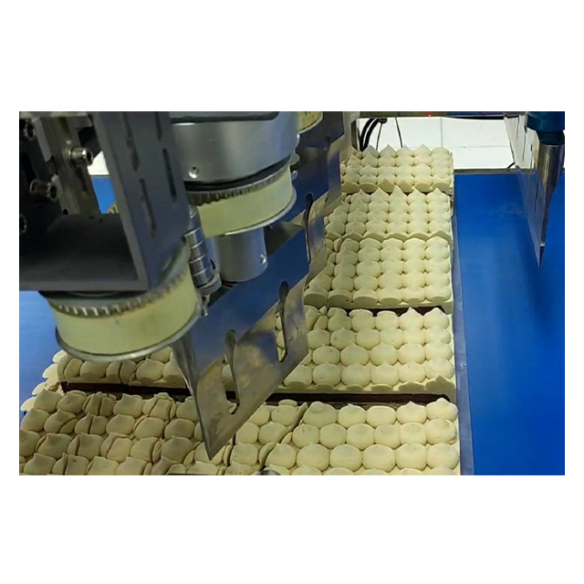 Ultrasonic triangle cake slicing equipment | Food cutting