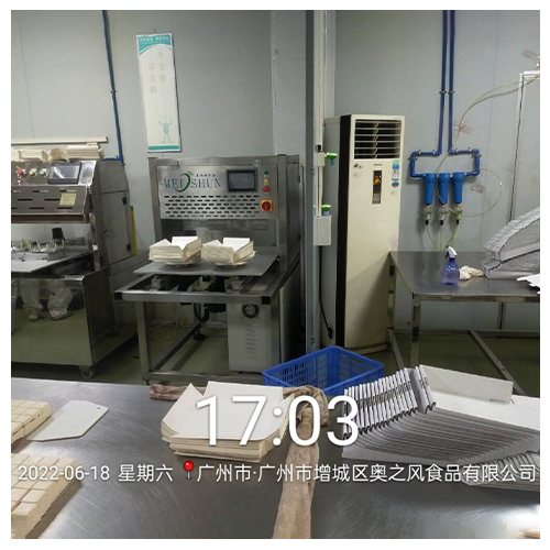 ultrasonic inline cake cutting machine cut sheet cake into squares
